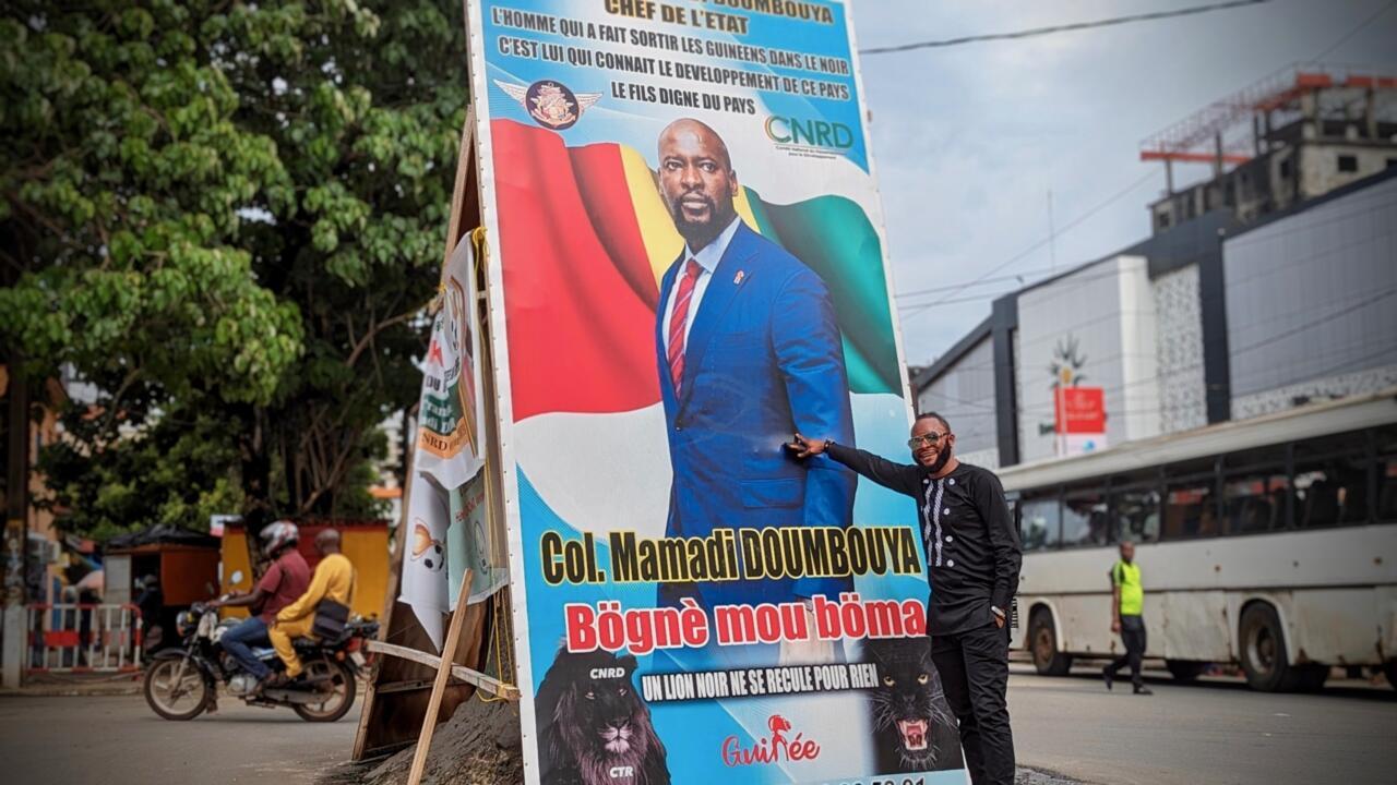 Guinée: deux ans après le coup d’État, des soutiens au président de transition s’affichent à Conakry